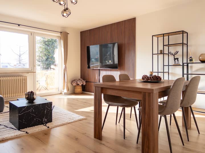 Franzi Am Bahnhof: Wertige Wohnung Für 4-5 Gäste - Burghausen