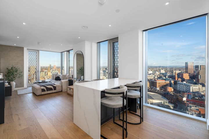 1br High-floor Apartment With Pool & Gym - Manchester