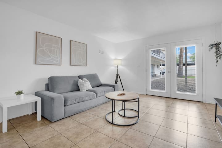 Suite In Central Phoenix With Parking - Phoenix, AZ