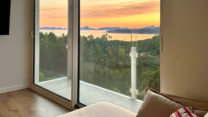 Design Apartment With Stunning Ocean Views & Pool - Cangas