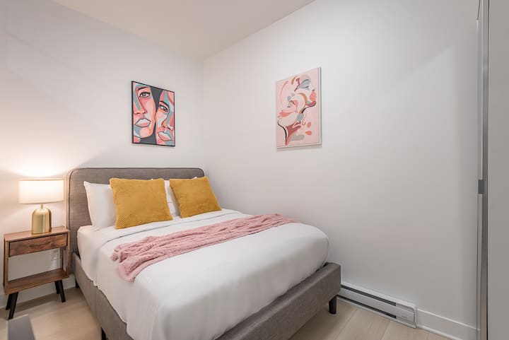 Stylish Downtown Stay Near Bell Centre - LaSalle