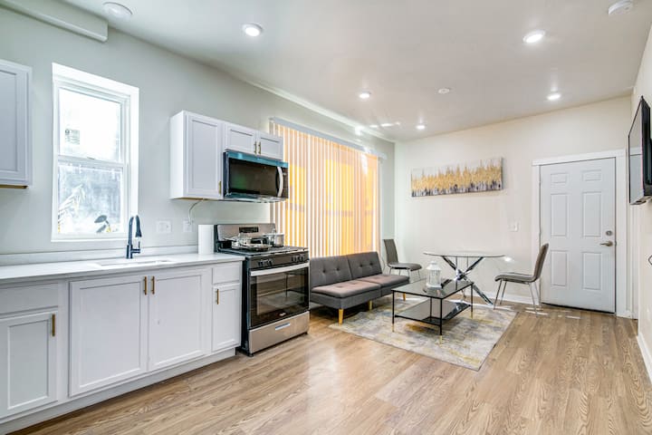 Close To Univ Of Chicago - Extended Stays Welcome - Chicago, IL