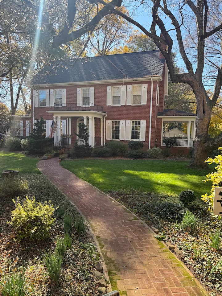 Classic Davidson Retreat, 5br, Walk To Downtown - Davidson, NC