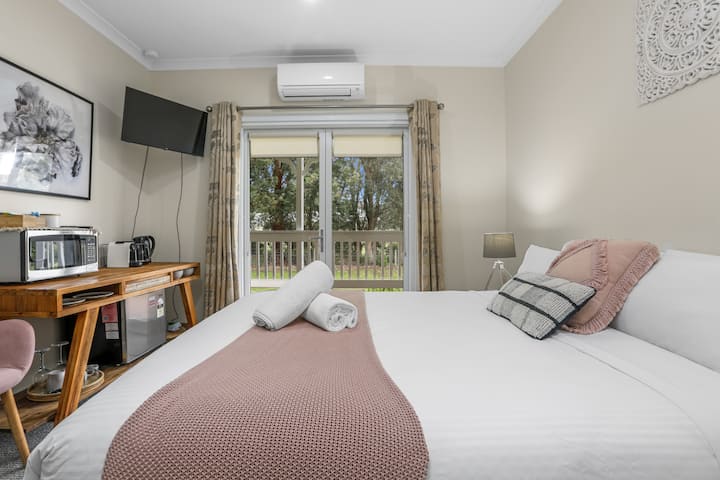 Galbraith Beach Studio 1 - Steps Away From Beach - Apollo Bay