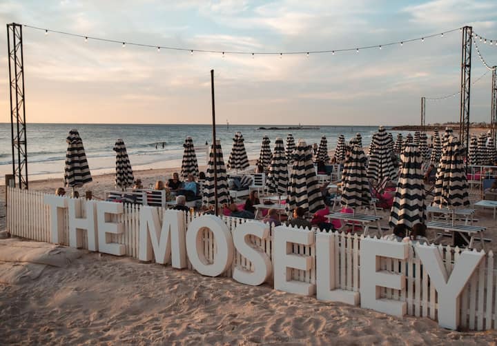 Belle Escapes - Luxe Townhouse Retreat - 블랙우드