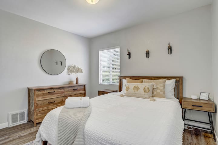 Downtown Duplex | 11 Min To Broadmoor - Colorado Springs, CO