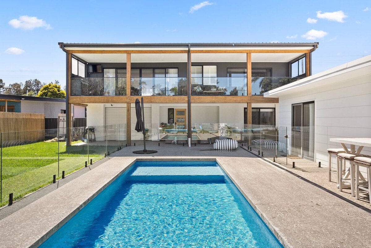 Lake Front Stay - Houses for Rent in Primbee, New South Wales ...