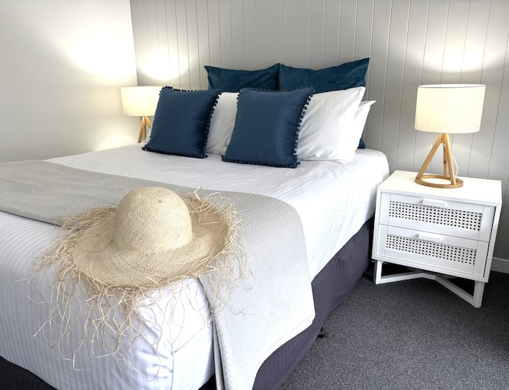 Bay View: Style - Lorne