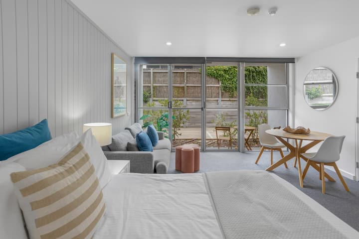 Bay View: Style - Lorne