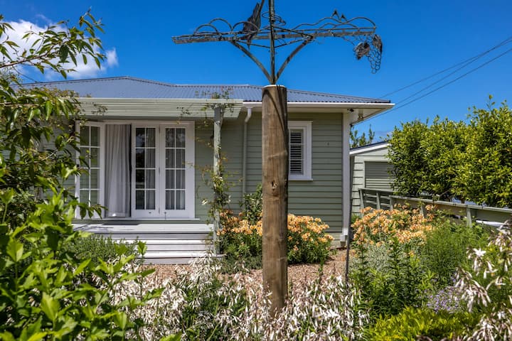 Art Cottages — Three Private Suites In Oneroa - Waiheke Island