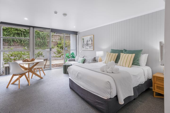 Bay View - Palm Springs - Lorne