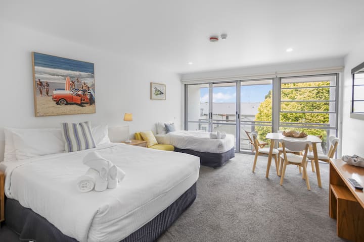 Bay View - The Trio - Lorne