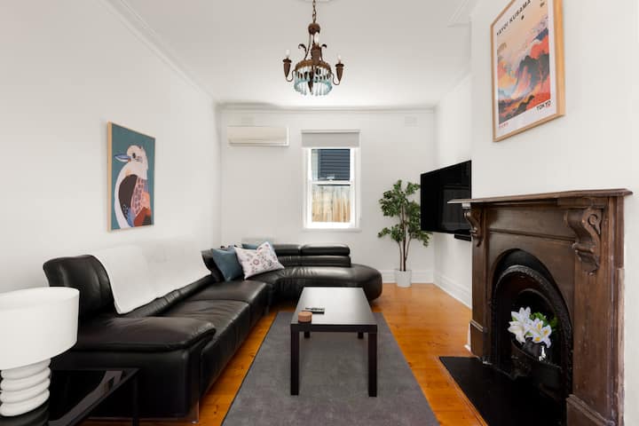 Art Deco Era Guest Cottage With Off Street Parking - Ivanhoe