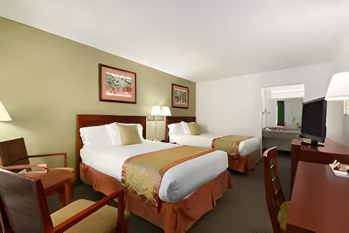 2 Double Room | Ramada Tampa North | Free Parking - Tampa, FL