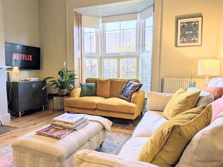 No 16 With Free Parking - York