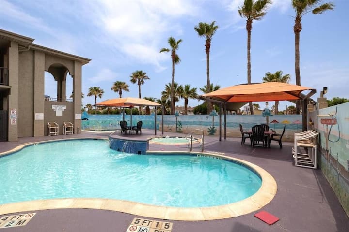 King Suite | Ramada South Padre | Free Breakfast - South Padre Island