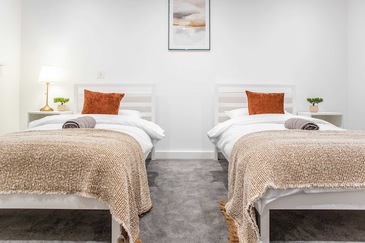 Leeds 4-bed Apartment • Long Stays Up To 40% Off - Leeds