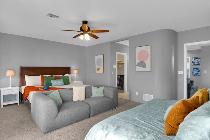 Spacious 2-story Townhome | Patio & Parking - Tucson, AZ