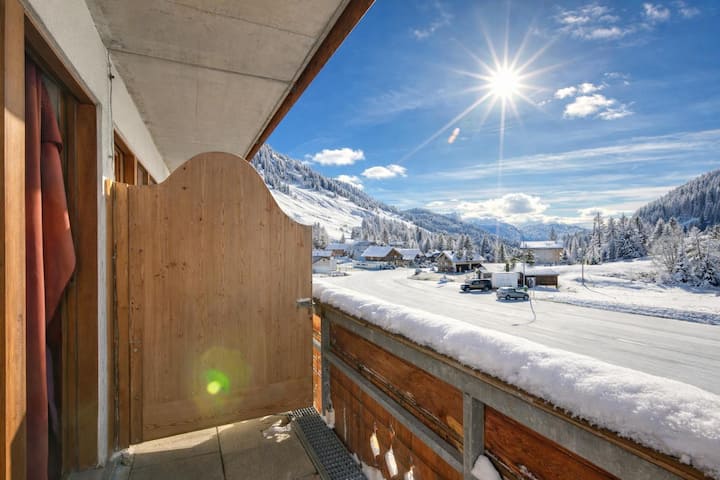 Hotel Relais Alpin Family Room Balcony13 - Les Diablerets