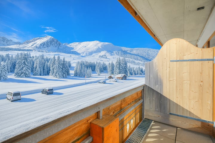 Hotel Relais Alpin Family Room & Balcony4 - Gstaad