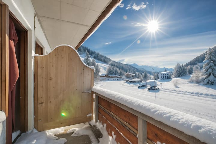 Hotel Relais Alpin Family Room & Balcony6 - Les Diablerets