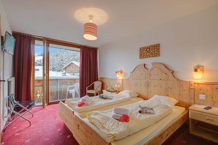 Hotel Relais Alpin Twin Room & Balcony2 - Gstaad