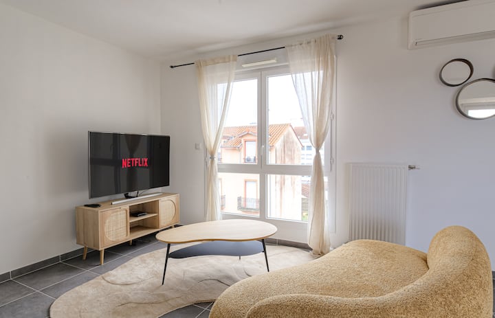 Charmant Et Chaleureux Avec Parking Et Clim - Décines-Charpieu