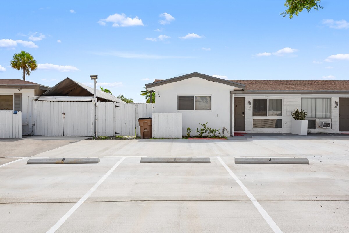 Studio w/pool & patio - Aparthotels for Rent in Deerfield Beach ...