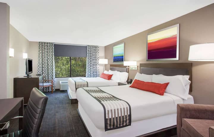 Wingate Columbia | 2 Queen Beds | Family Stay - Columbia, MO