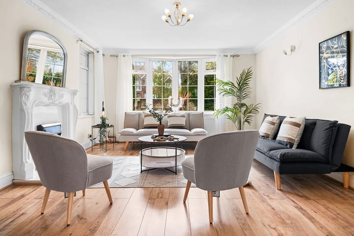 Charming 5br Home With Garden & Parking - ノッティンガム