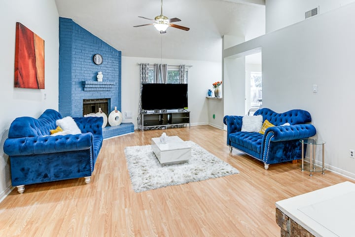 Extended Stay In Sugar Land! Family Home W/ Yard - Sugar Land, TX