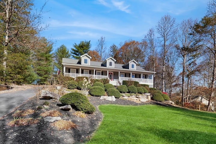 3br House W/fire Pit, Grill & Dog-friendly! - Hendersonville, NC