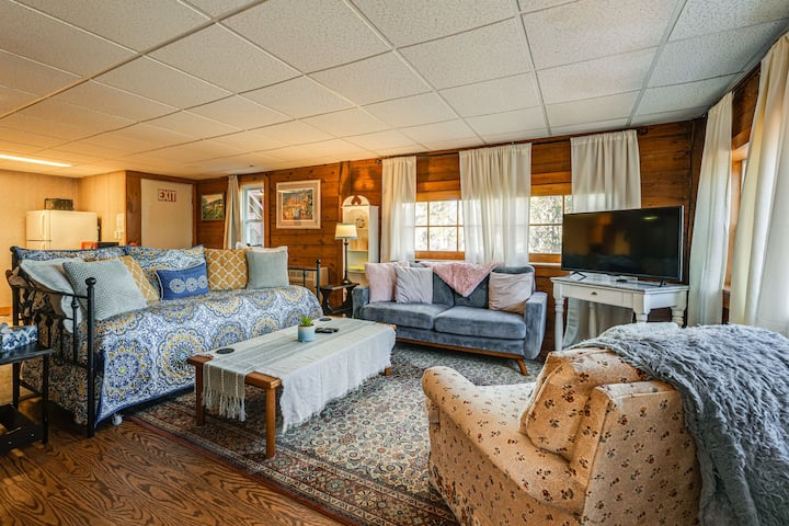 New England Hideaway On Historic 1859 Estate! - Limerick, ME