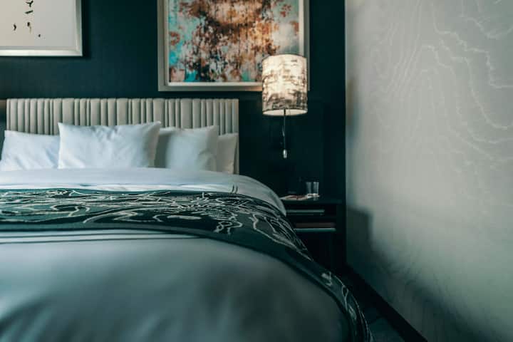 Fun In-room Perks Like Art Supplies Or A Ukelele - Milwaukee, WI