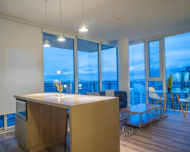 Modern, Fully Equipped 2br Retreat In North York - Toronto