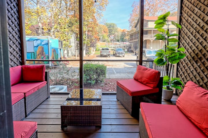 Charming Downtown Helen Stay – Walk Everywhere! - Helen, GA