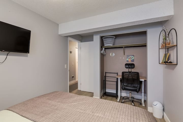Calgary NW Townhouse | Projector & Game Room - Townhouses for Rent in ...