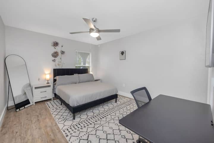 Lux 1 Bd Apt In Tampa - 9 Mins From Tpa W/ Pool - Tampa, FL