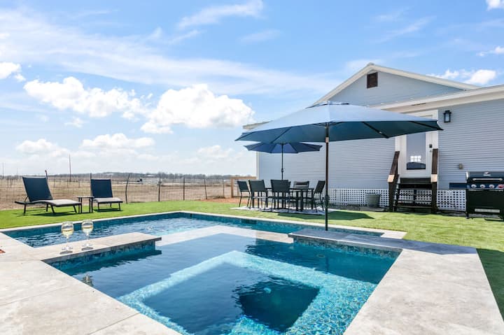Das Blue Haus | 2/2, Pool, Pet Friendly W/ Fee - Luckenbach, TX
