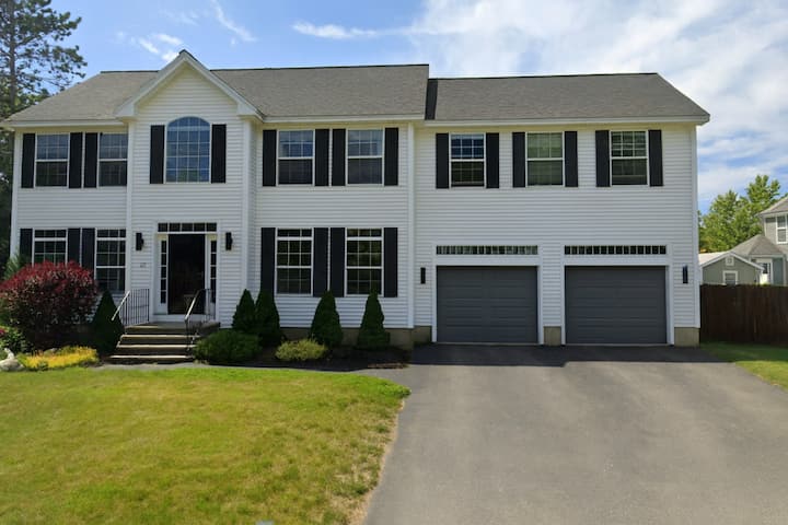 Spacious Home In Bangor With Pool - Bangor, ME