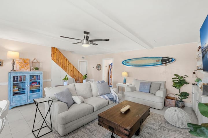 Beachside House W/ Outdoor Patio & Balcony! - Palm Bay, FL