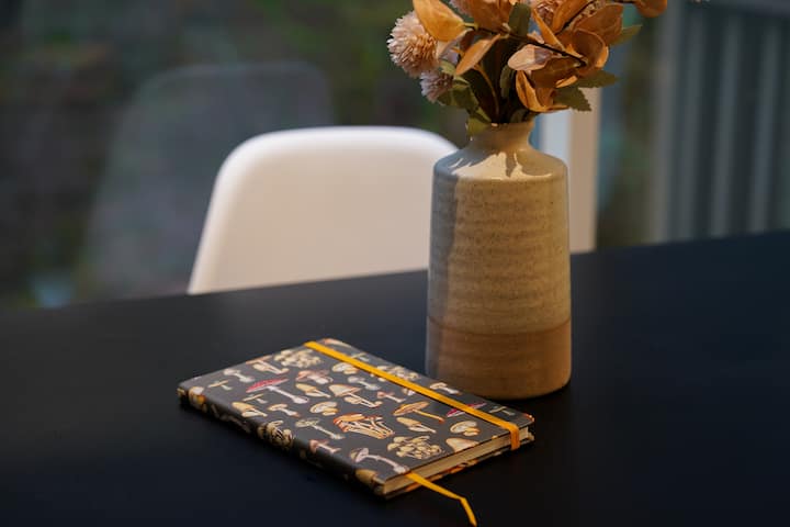 Cozy Snowater Condo• Bar Cart + Resort Amenities - Glacier, WA