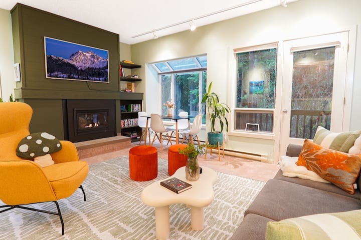 Sweet+playful Snowater Condo: King Bed, Dog Ok - Glacier, WA