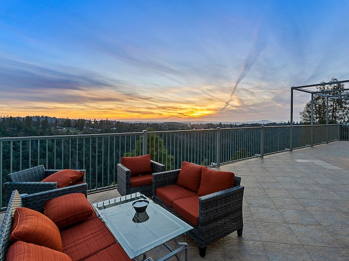 Private Gated Cozy Mountain Retreat W/ Apex Views - Placerville, CA