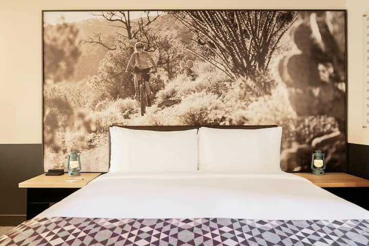 Outdoor Heated Pool And Hot Tub - Sedona, AZ