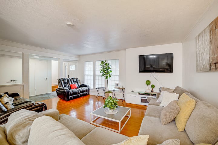 Home 1 Mi To Uc Riverside: Families Welcome! - Riverside, CA