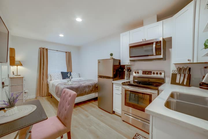 Nurse-ready Rental 10 Mi To Dtwn Riverside! - Moreno Valley, CA