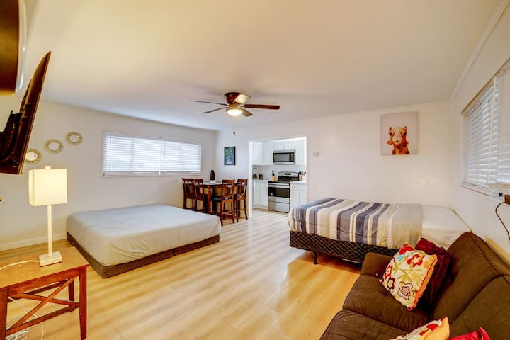 Work & Play! Studio 7 Mi To Dtwn San Bernardino - San Bernardino, CA