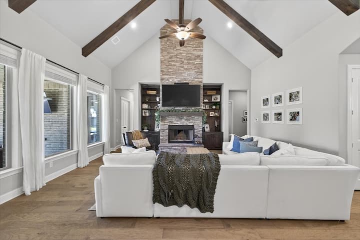 Midlothian Masterpiece W/ 5 Bedrooms - Midlothian, TX