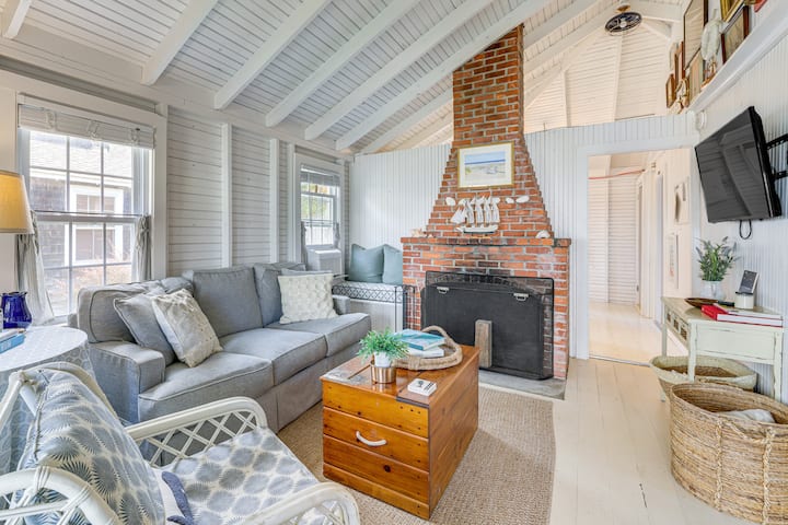 Steps To Beach: Timeless Lower Cape Cottage - Brewster, MA